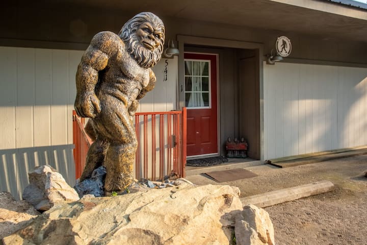 Sasquatch Lodge C: Family Fun & Mountain Views! - Gatlinburg, TN