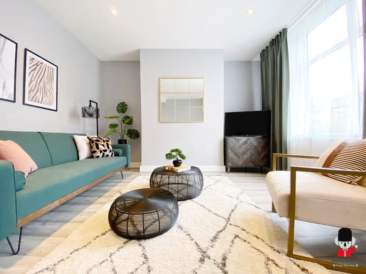 Kozyguru | 3br W Double Beds 1.5 Bath | Worsley - Bolton