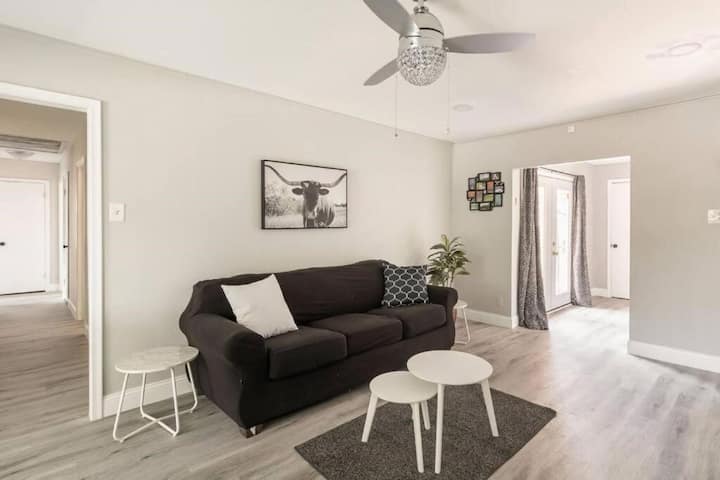 Spacious Located Near Everything 20 Mins To Dallas - White Rock - Dallas