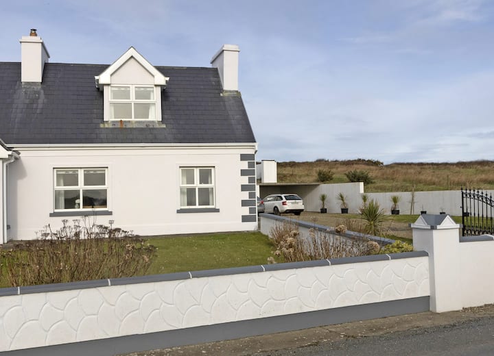 Matthews Traditional Holiday Cottage - Kilkee
