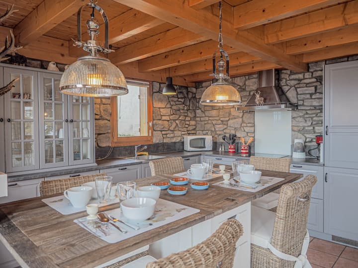 The Hunting Lodge - Arc 1800