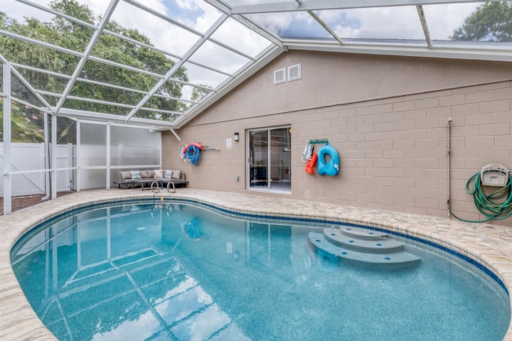 Relaxing Largo Pool Home, 10 Miles To Beach! 122nd - Pinellas Park, FL