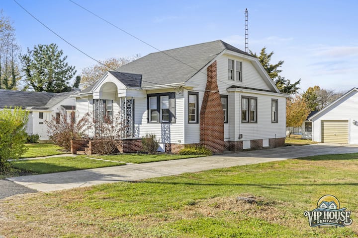 Cape May Hideaway-pool- Minigolf-5 Brs-sleeps-16 - Cape May, NJ