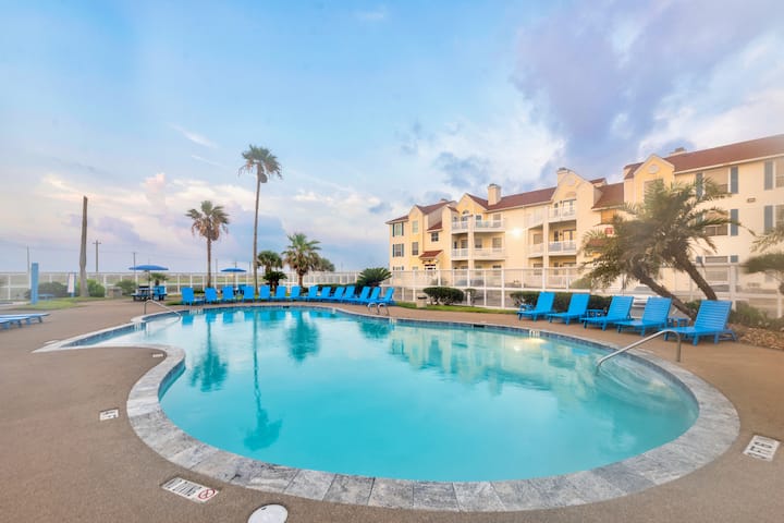 Coastal Getaway | Pool, Hot Tub & Beach Walk - Texas