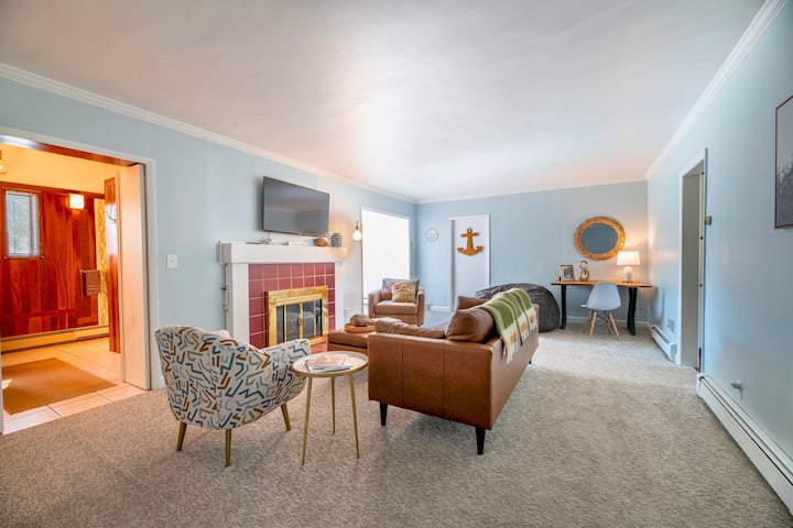 Surf Shack Vibes With Modern Comforts - Muskegon, MI