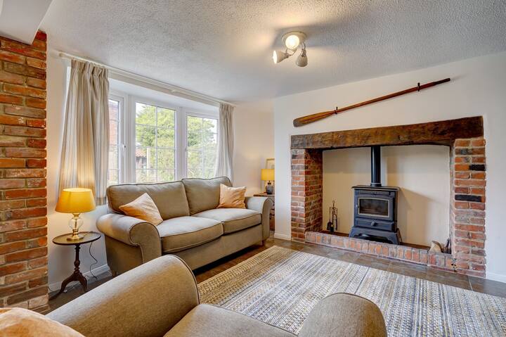 Dog-friendly Cottage Near The Beach - Winterton-on-Sea