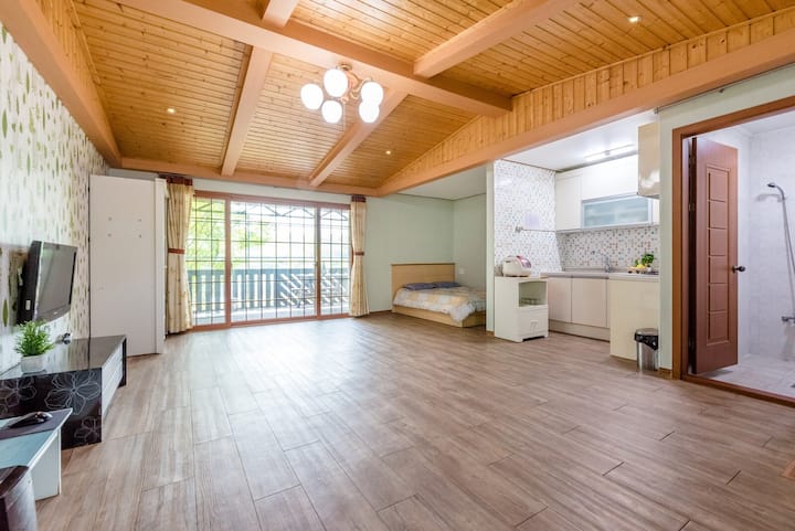 #가족과 연인들의 휴가 #단체모임 엠티 # 아름다운 자연전경의 숙소 C동 그린 - 전곡읍