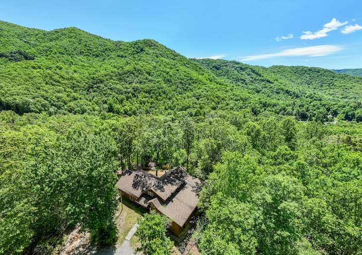 Experience Luxury At Deer Creek Lodge - Bryson City, NC
