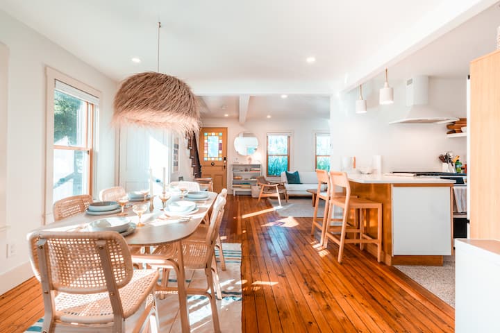 Newly Restored, Outdoor Shower, Firepit, In Town! - Rhode Island