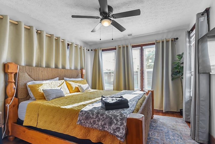 Luxury Midtown Home W/ Historic Charm - Omaha, NE
