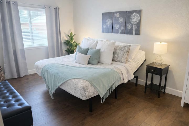 Condo W/ Sauna & Gym | King Bed W/ Adjustable Base - Coeur d'Alene, ID