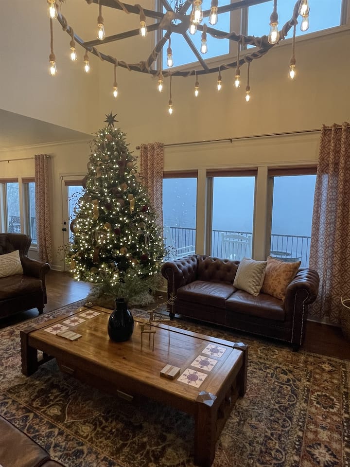 Top Of The Mountain Escape - Lake Hamilton, AR