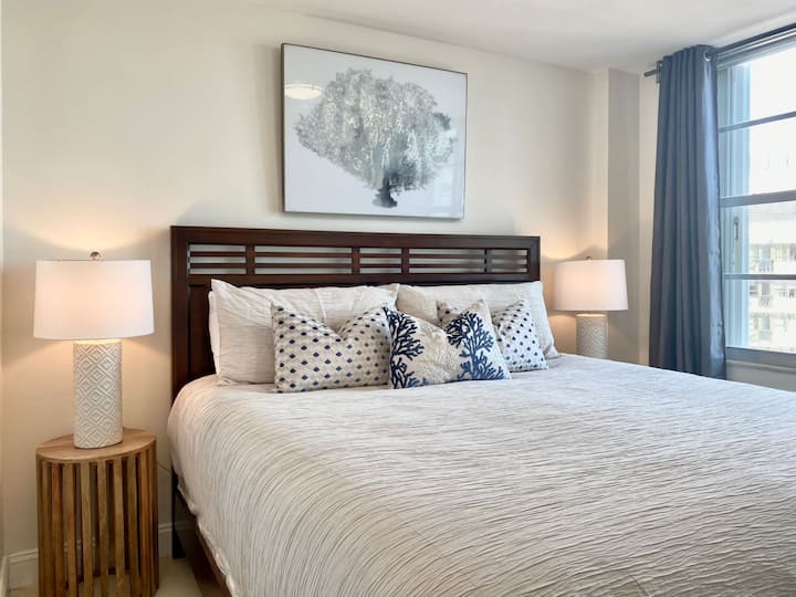 2 Bedroom Oceanfront W/ Beach, Pool &Amp; Parking - Miami Beach, FL
