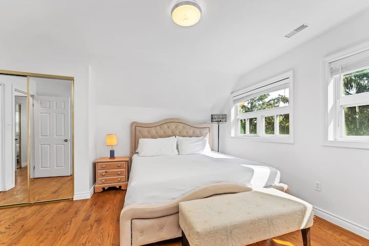 Private 2bdrm Unit With Ensuite Laundry -  U5a - Burlington