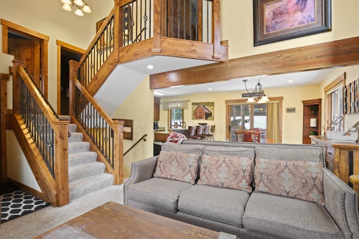Charming 3br W/ Hot Tub, Walk To Town & Skiing! - Breckenridge, CO