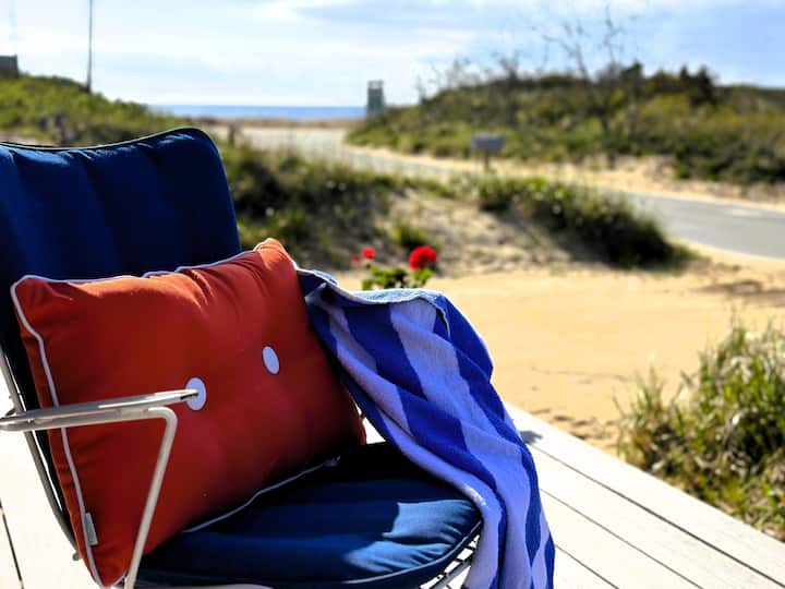 Sand Bar~king Bed/sleeps 2-7+dog!/beachside - Eastham, MA