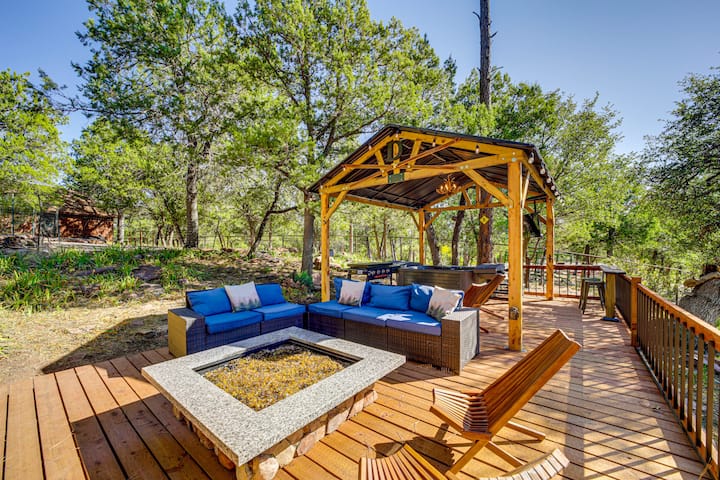 Hot Tub, Game Room: Dog-friendly Pine Cabin! - Pine, AZ