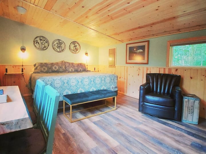 Elderberry Cabin At Steller Inn - Seward, AK