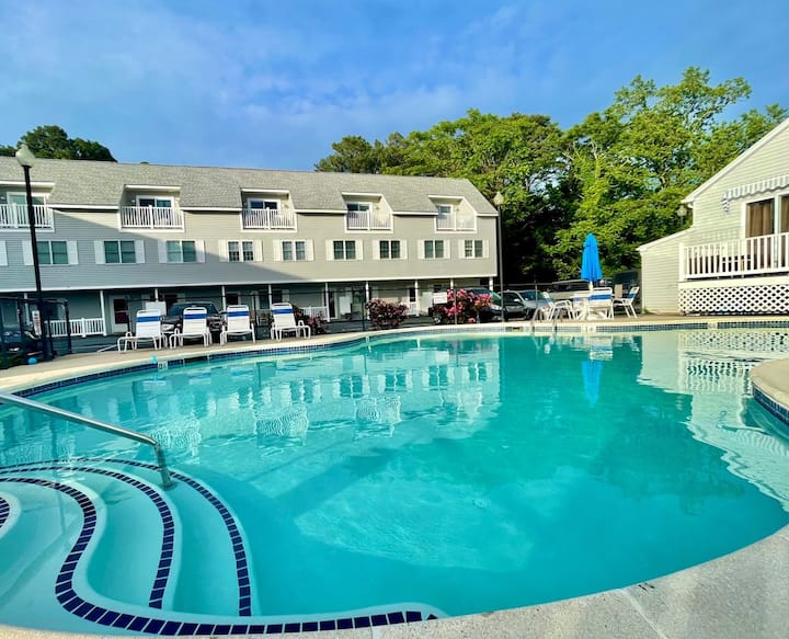 11 Beach Club! 2 Short Blocks To The Ocean! Pool! - Rehoboth Beach, DE