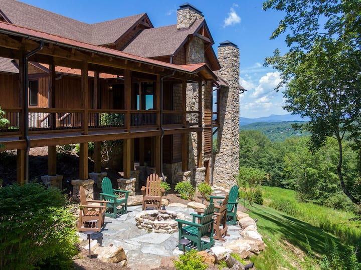 Breezeway Lodge At Eagles Nest- Views, Hot Tub - Beech Mountain, NC