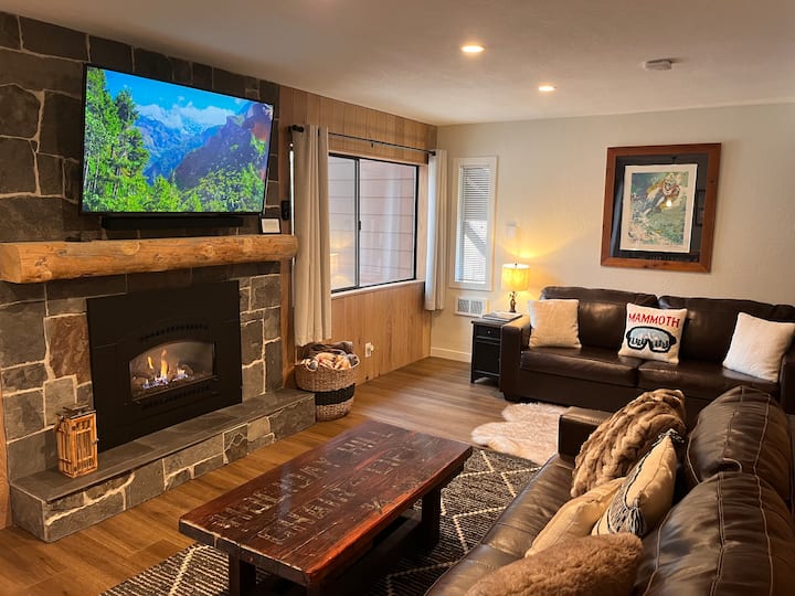Cozy Ski Condo - Walk To Canyon - Dog Friendly - Mammoth Lakes, CA