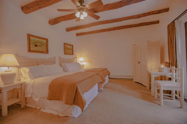 Upstairs Roommates W/ Shared Deck - 3 - Taos, NM