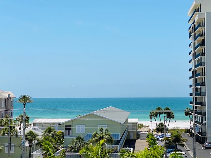 St Pete Beach Penthouse Beach & Intercoastal Views - St. Pete Beach