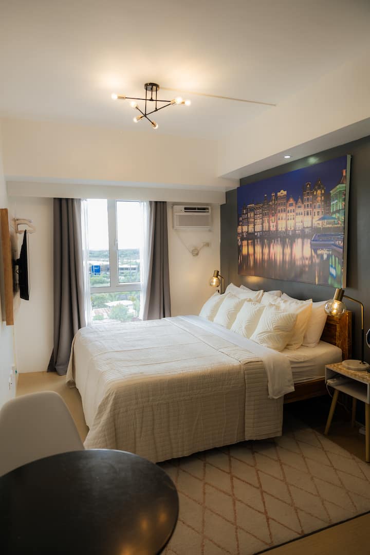 Heart Of City, King Bed, Fast Wi-fi/netflix Wfh - Iloilo City