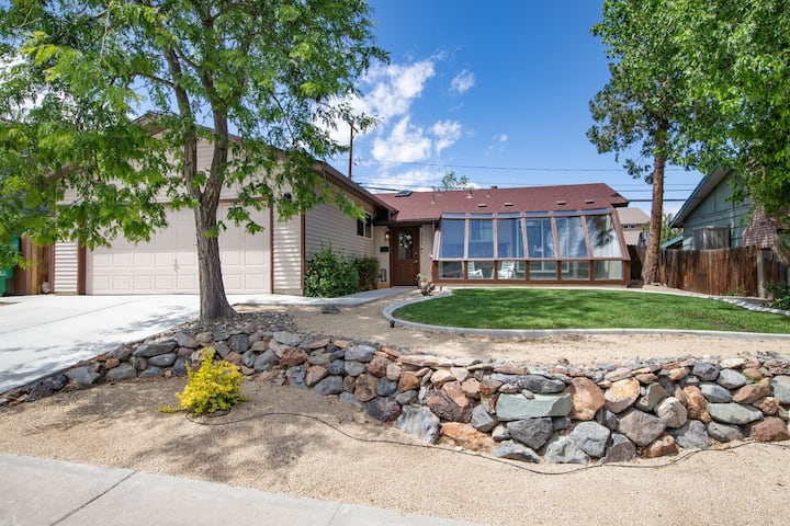 *Summer Low Rates* Reno Retreat~near Downtown~unr~ - Reno, NV
