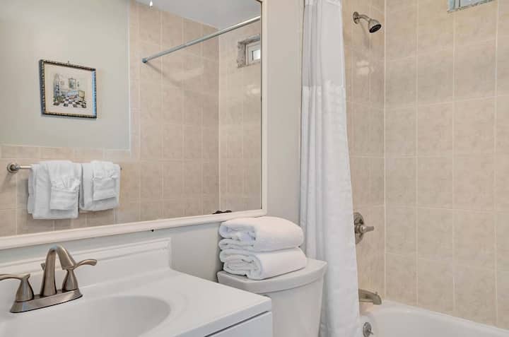 Corner Studio Suite With Gorgeous Ocean Views - - Montauk, NY