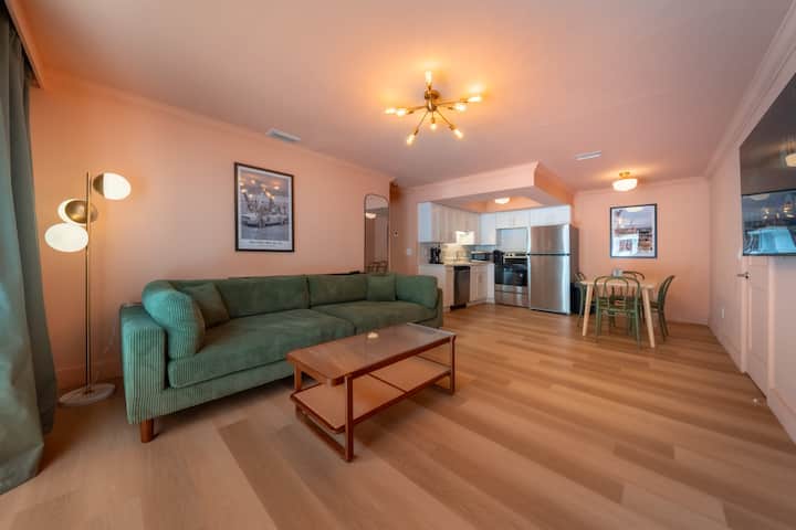 Renovated 2025 - Retro Beach Oasis With Color Pop - Honeymoon Island State Park, Dunedin
