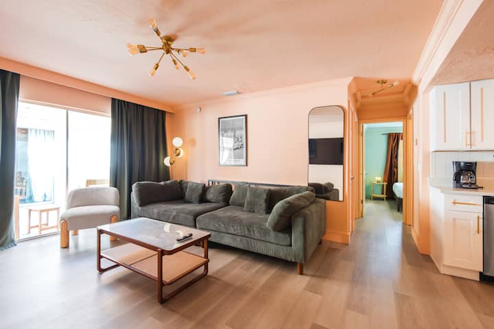 Renovated 2025 - Retro Beach Oasis With Color Pop - Clearwater Beach, FL