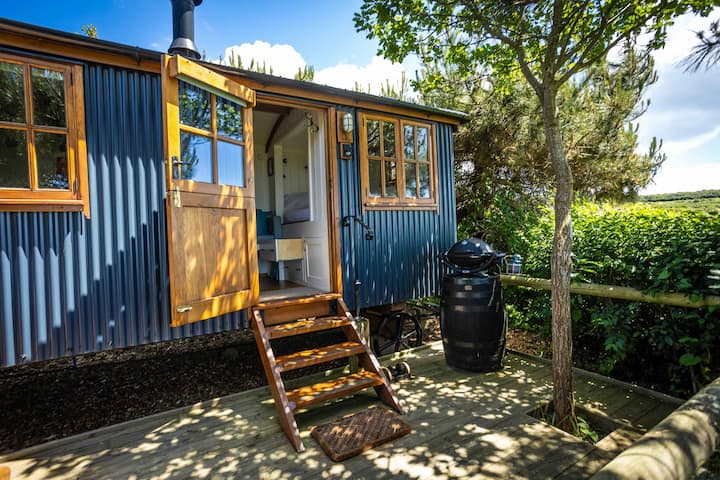 Sea Views From Your Bed - Luxury Shepherd Hut - Guernsey