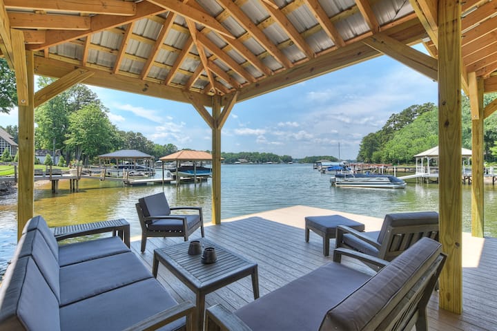 Dock Holiday By Avantstay | Custom Home + New Dock - Lake Norman, NC