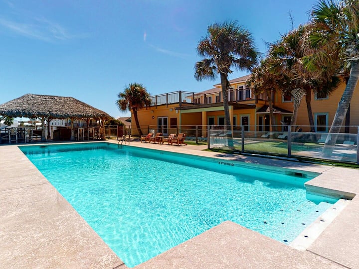 Private Pool With Palapa And Outdoor Kitchen, Gulf Views - Port Aransas, TX