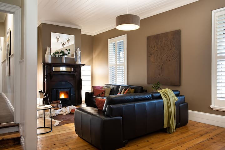 Chestnut Daylesford-log Fire Place, Spa Bath And Close To All Of Daylesford's Attractions -