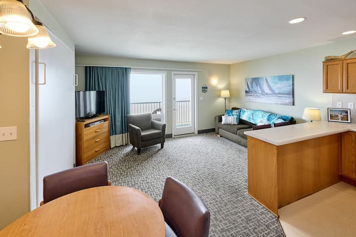 Oceanfront Balcony, Sleeps 6! Beach Access,kitchen - Lincoln City, OR