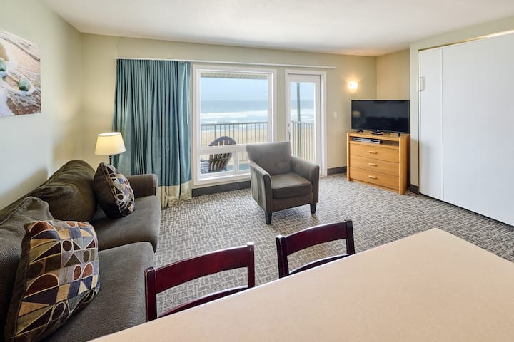 Top Floor Corner King Suite! Ocean And River View! - Lincoln City, OR