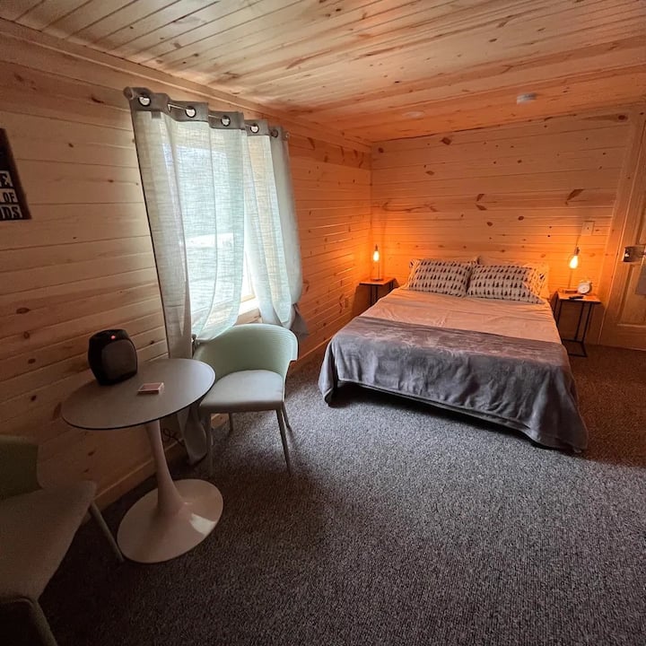 Big Pine Studio - Hocking Hills Pine Creek Villas - Hocking County, OH