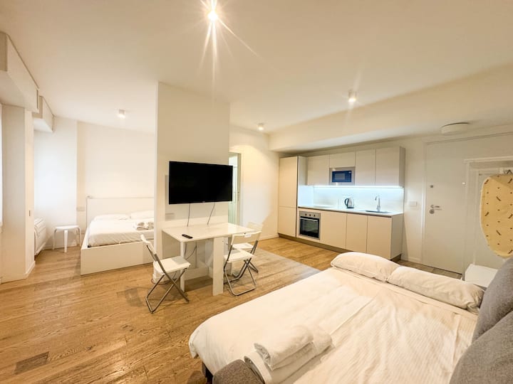 Lovely One Bedroom Condo In The Heart Of Milano - Milão