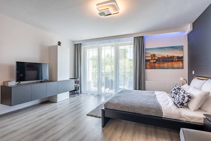 Fully Fitted Central Apartment - Budapest
