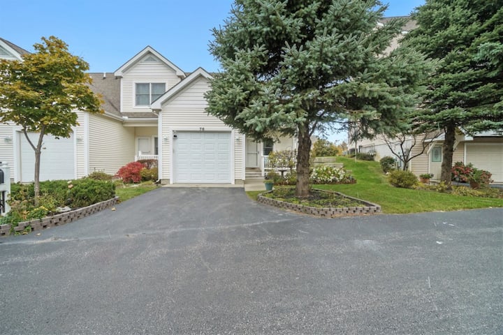 Pet Friendly Customized Harbor Village Condo - Manistee, MI