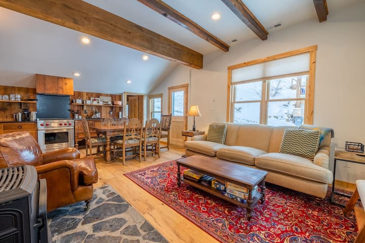 Walk-to-ski Historic Old Town Cottage - Park City, UT