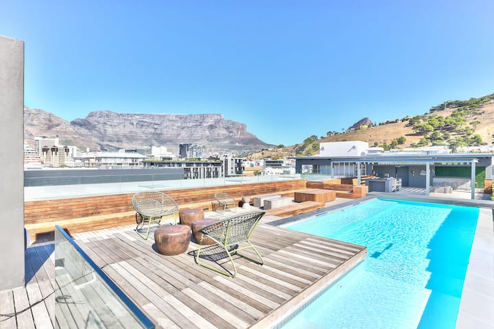 Star Location Apt With Rooftop Pool Facing V&a - Camps Bay