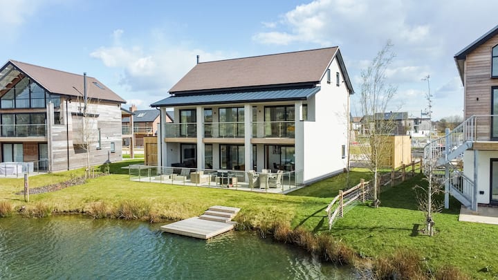 Overton Island 11 (Oi11), Silverlake, Dorset - Lulworth Cove