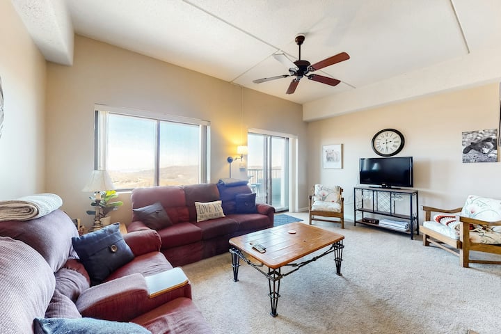 Cozy 2br Mountainview 7th-floor | Balcony | Pool - Sugar Mountain, NC