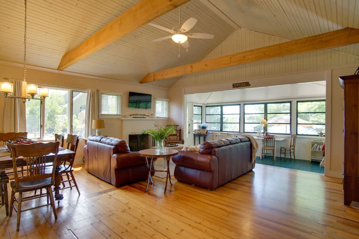 Peaceful Long Pond Cottage W/ Dock & Views - 伯克利