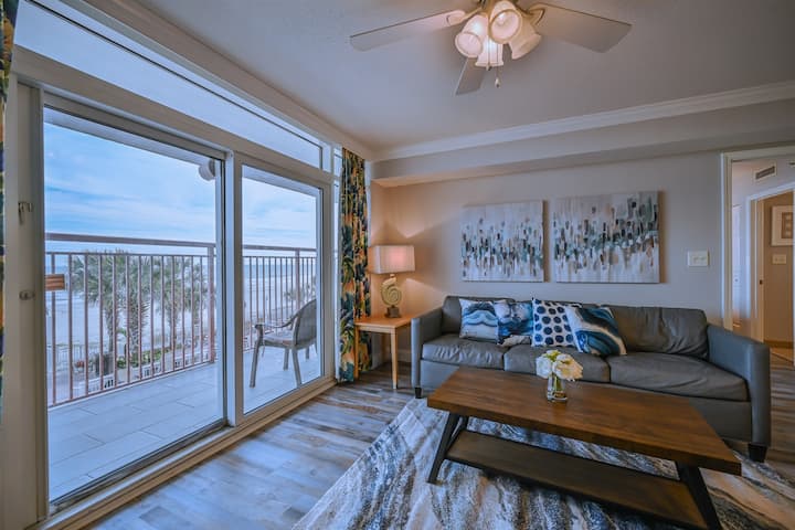Come Live In The Paradise Ocean Front Deluxe Condo - Myrtle Beach