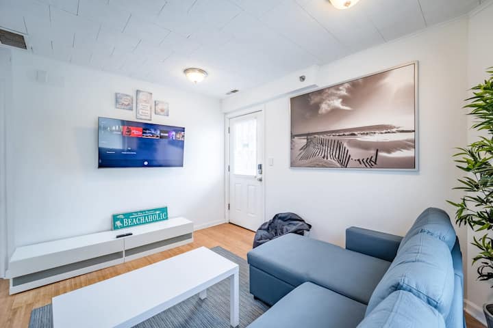 Modern 2br Ocean Block Apt, Walk To The Beach - Ocean City, MD