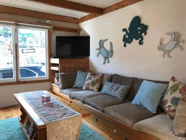 Capitola Village Beach Cottage Living! - Capitola, CA